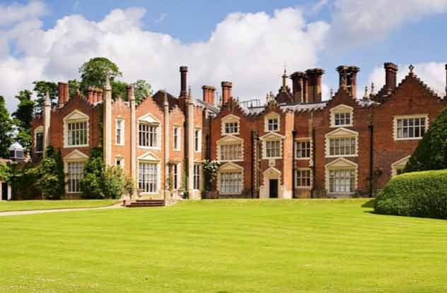 Raynham-Hall-most-haunted-places-in-england - Interesting Facts ...